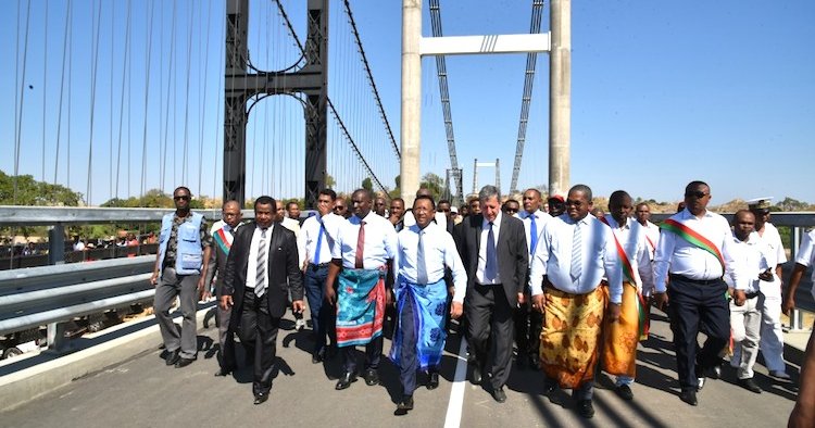 Le nouveau pont de Kamoro est fonctionnel - Madagascar-Tribune.com